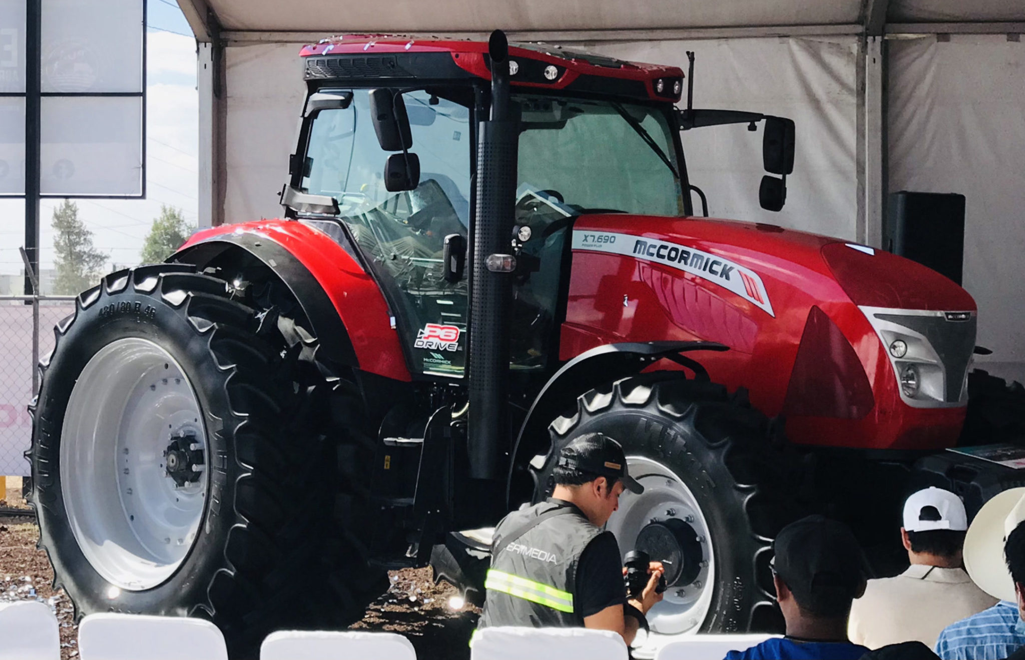 La innovación de Tractores McCormick invade la ExpoAgroalimentaria ...